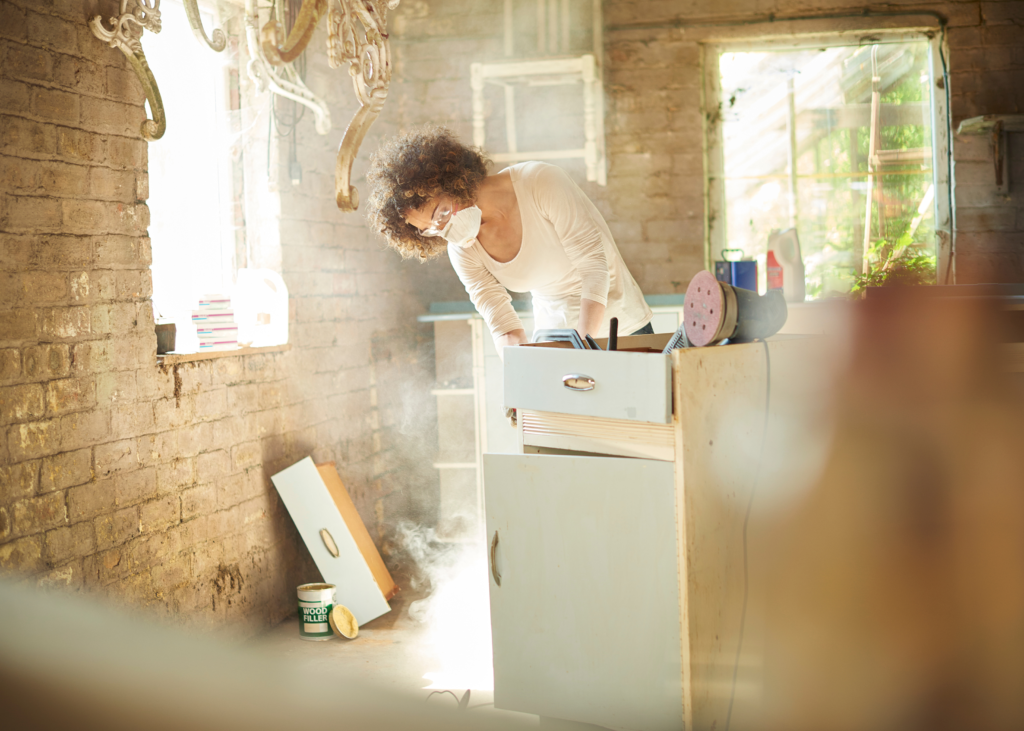 Cómo restaurar muebles de madera paso a paso | DIY Hogar Verde